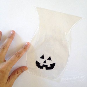 Goldfish Filled Mini Pumpkin Halloween Treats - 100 Directions
