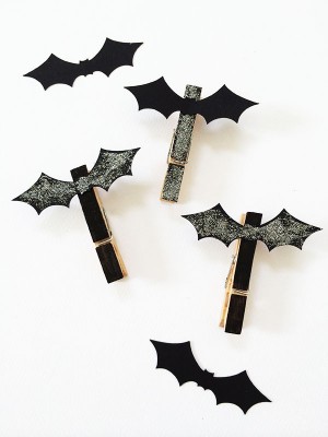 Mini Bat Decor Clips - 100 Directions