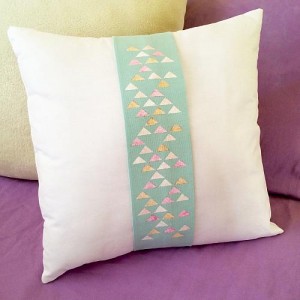 Pretty Pillow Decor Crafts - 100 Directions