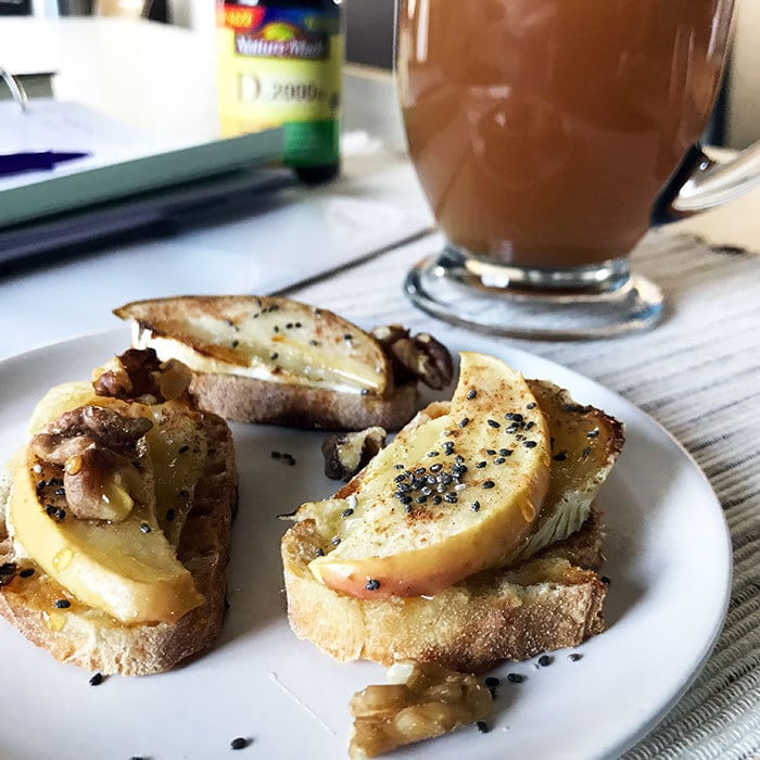 Quick and Delicious Baked Apple and Pear Bites - 100 Directions